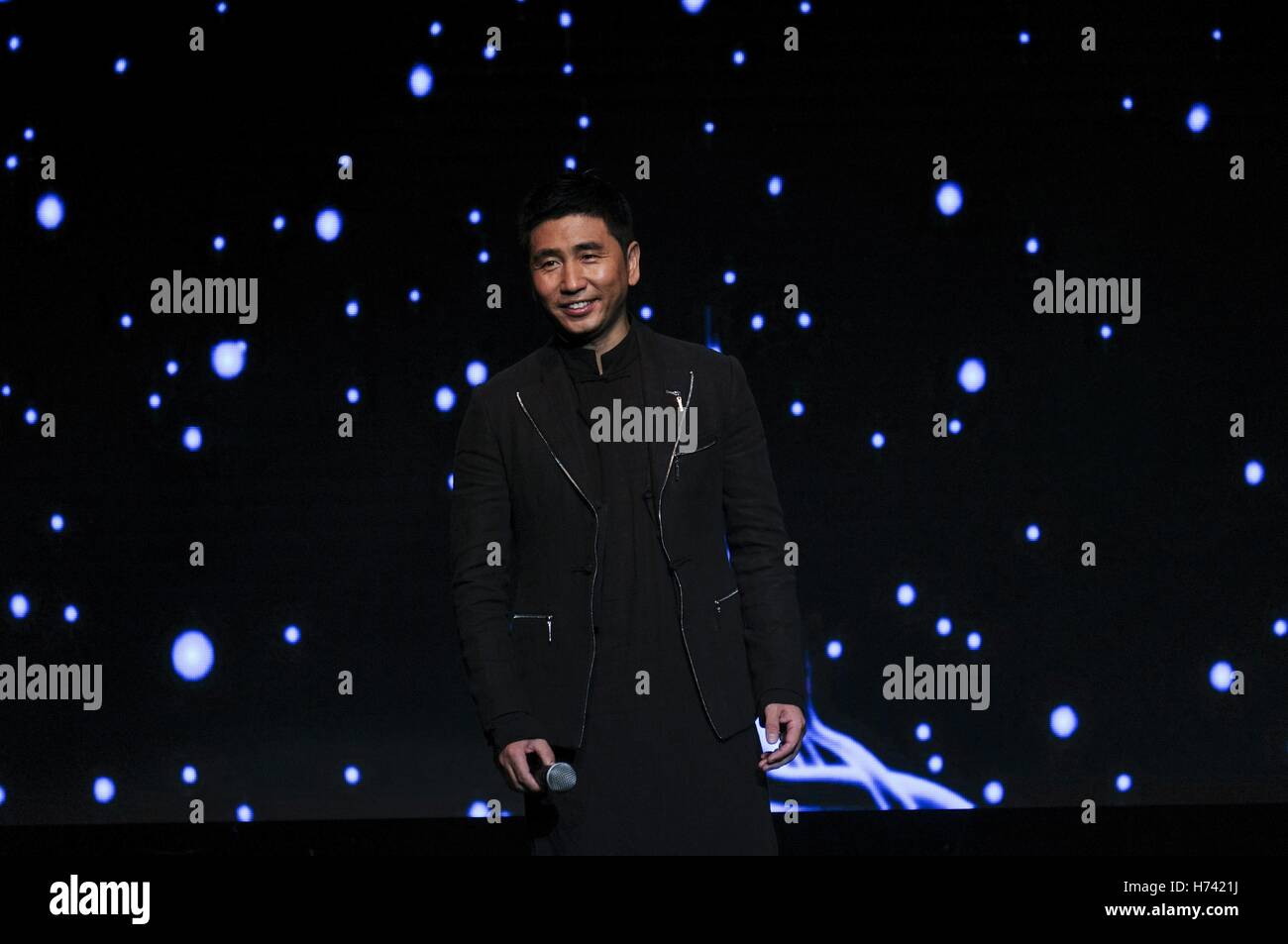 Los Angeles, California, USA. 3rd Nov, 2016. Chinese singer Sha Bao ...