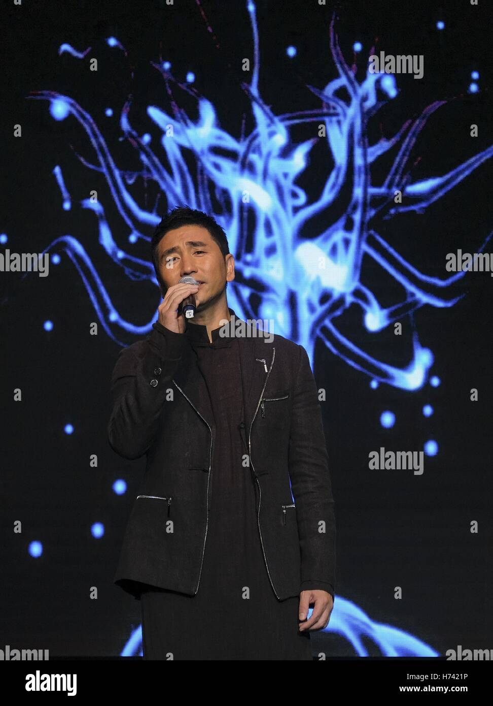 Los Angeles, California, USA. 3rd Nov, 2016. Chinese singer Sha Bao ...