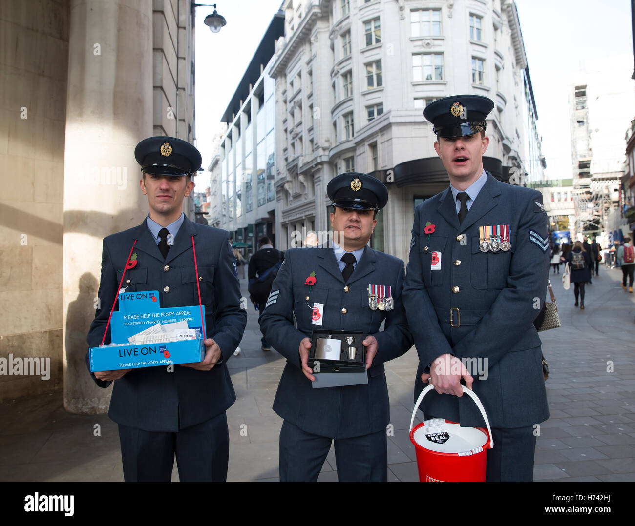 Piccadilly, UK. 3rd Nov, 2016. RAF Personnel in Piccadilly join some of ...