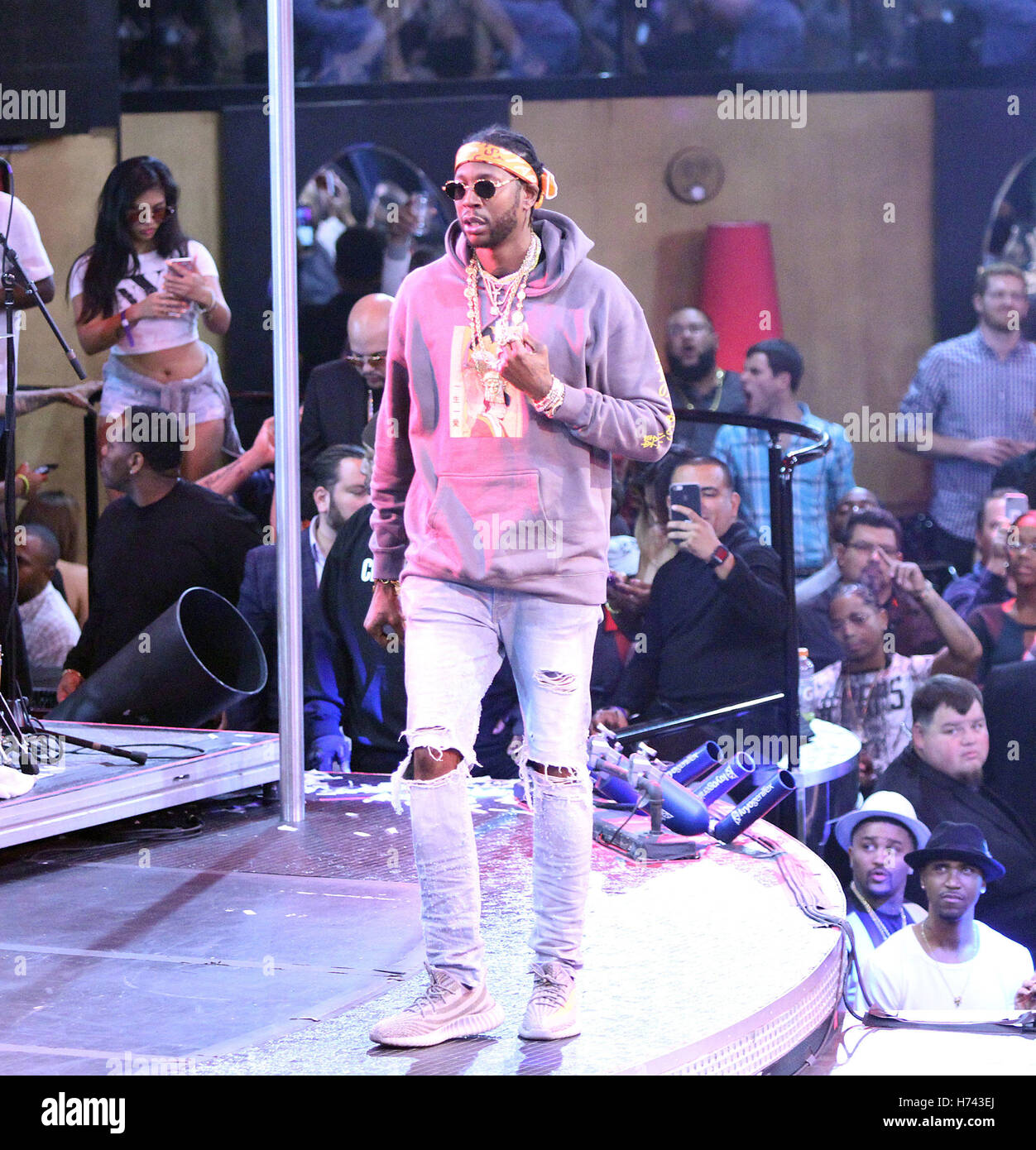 Las Vegas, Nevada, USA. 3rd Nov, 2016. Rapper 2 Chainz makes his DRAI's ...
