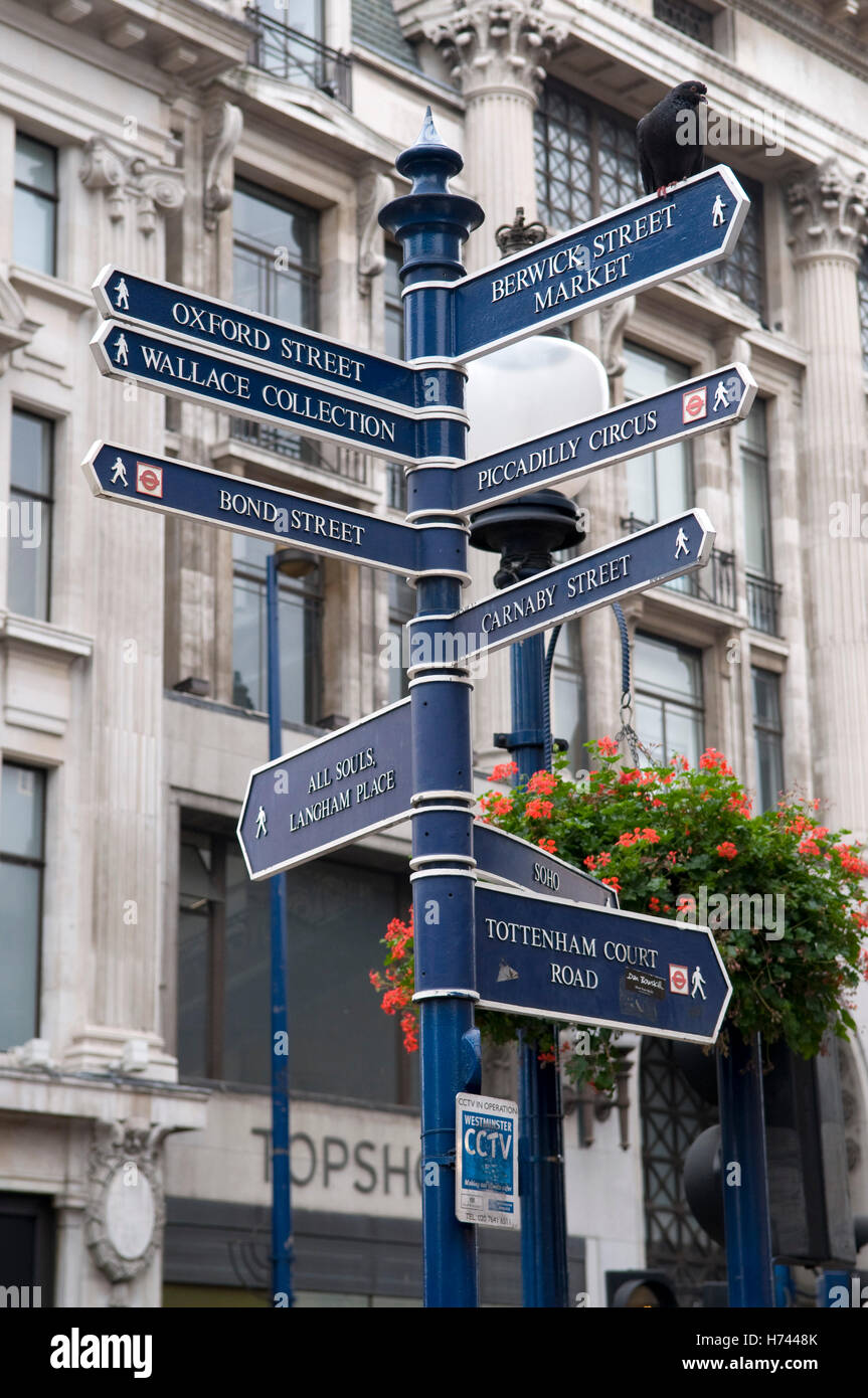 Sign post carnaby street hi-res stock photography and images - Alamy