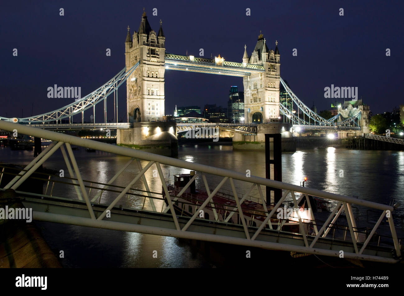 London night attractions hi-res stock photography and images - Alamy