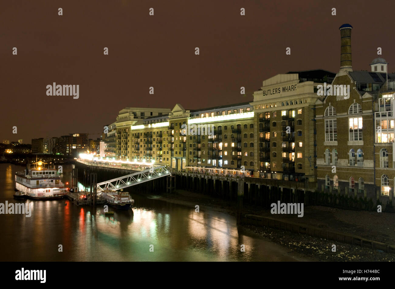 "Butler's Wharf", Thames waterfront at night, London, England, United ...