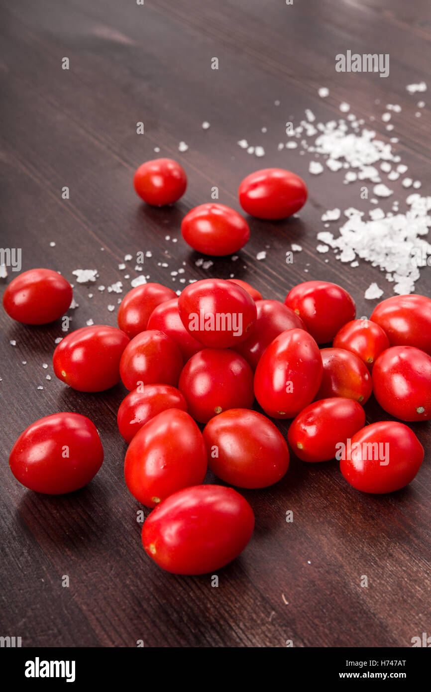 tomatoes with salt Stock Photo - Alamy