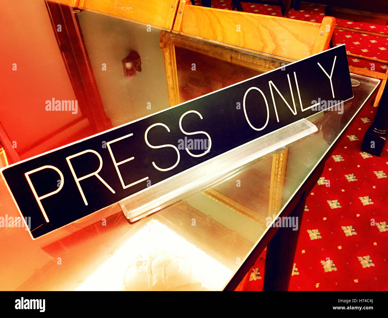 Media press hi-res stock photography and images - Alamy