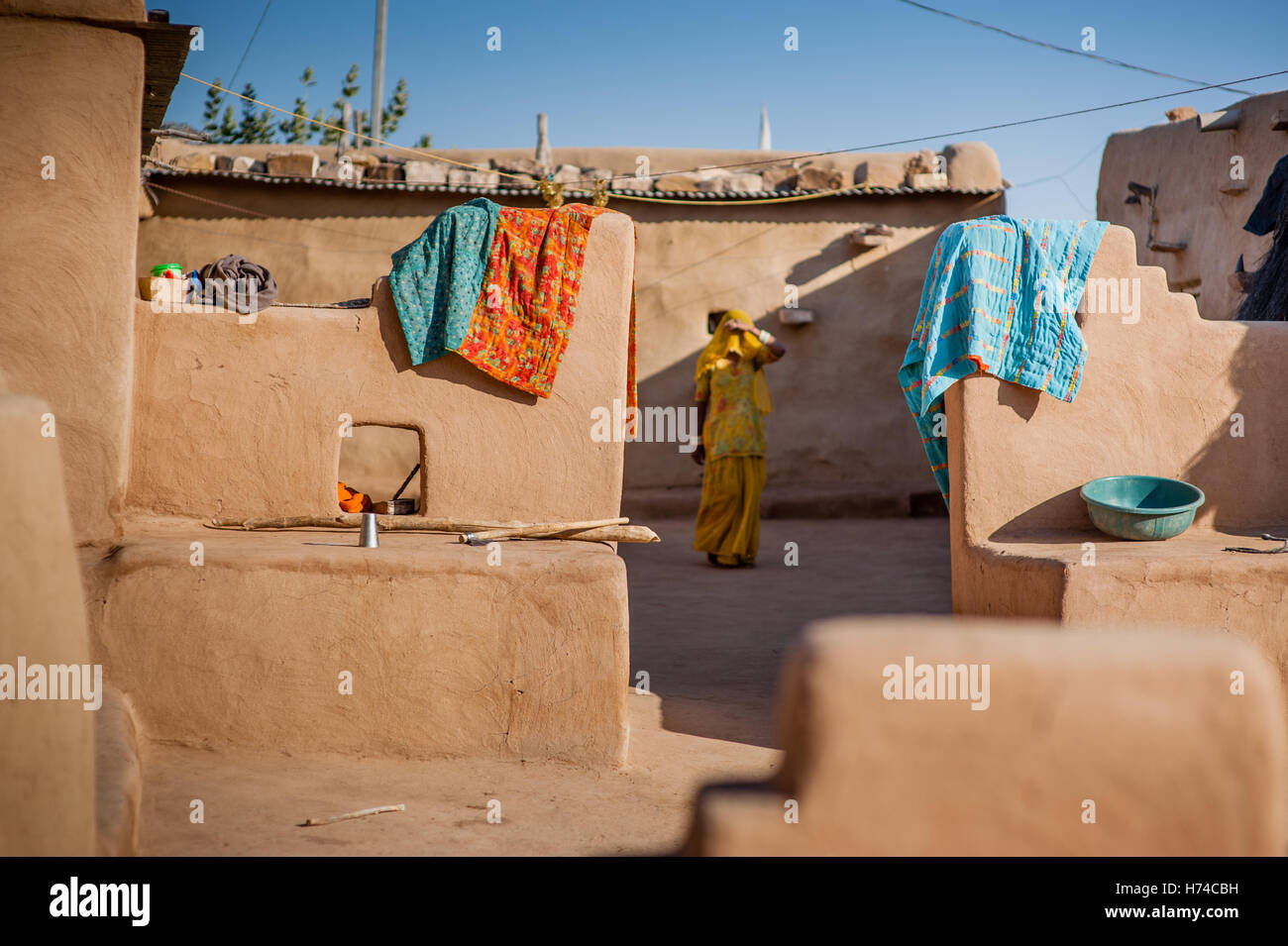 Women in purdah hi-res stock photography and images - Alamy