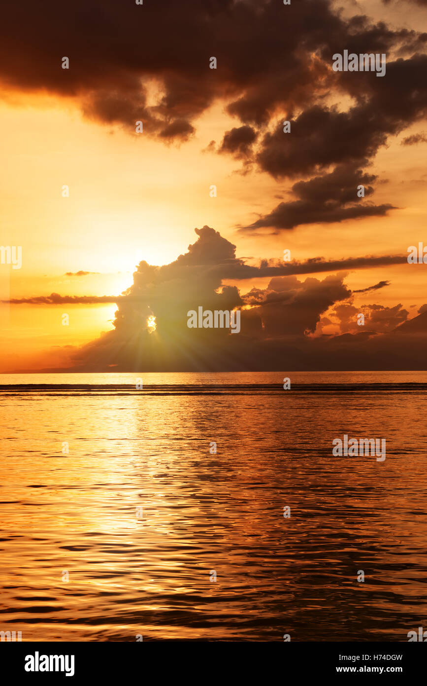 Tropical Sunset in The Middle of The Ocean with low clouds Stock Photo ...