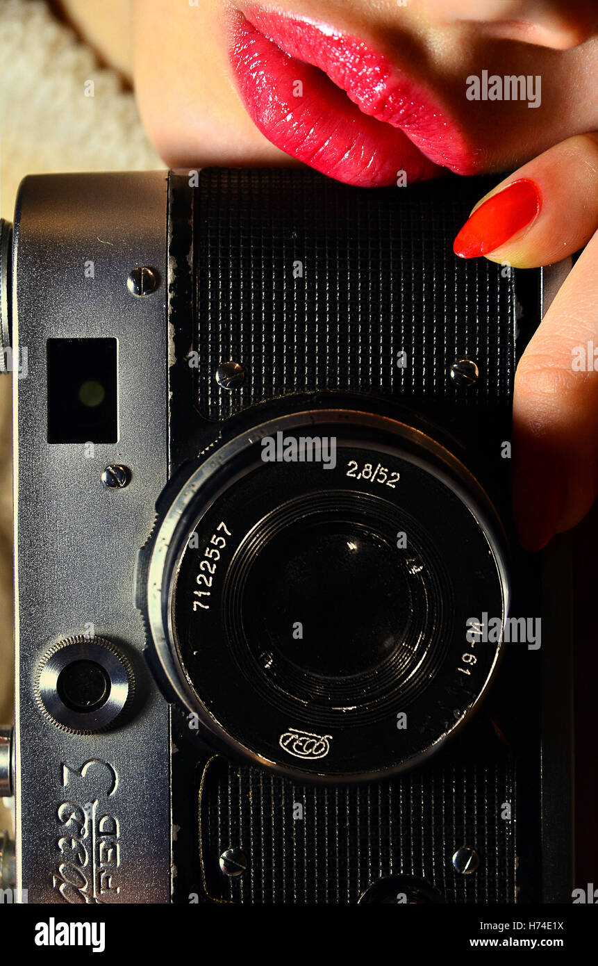 Female hand holding camera hi-res stock photography and images - Alamy