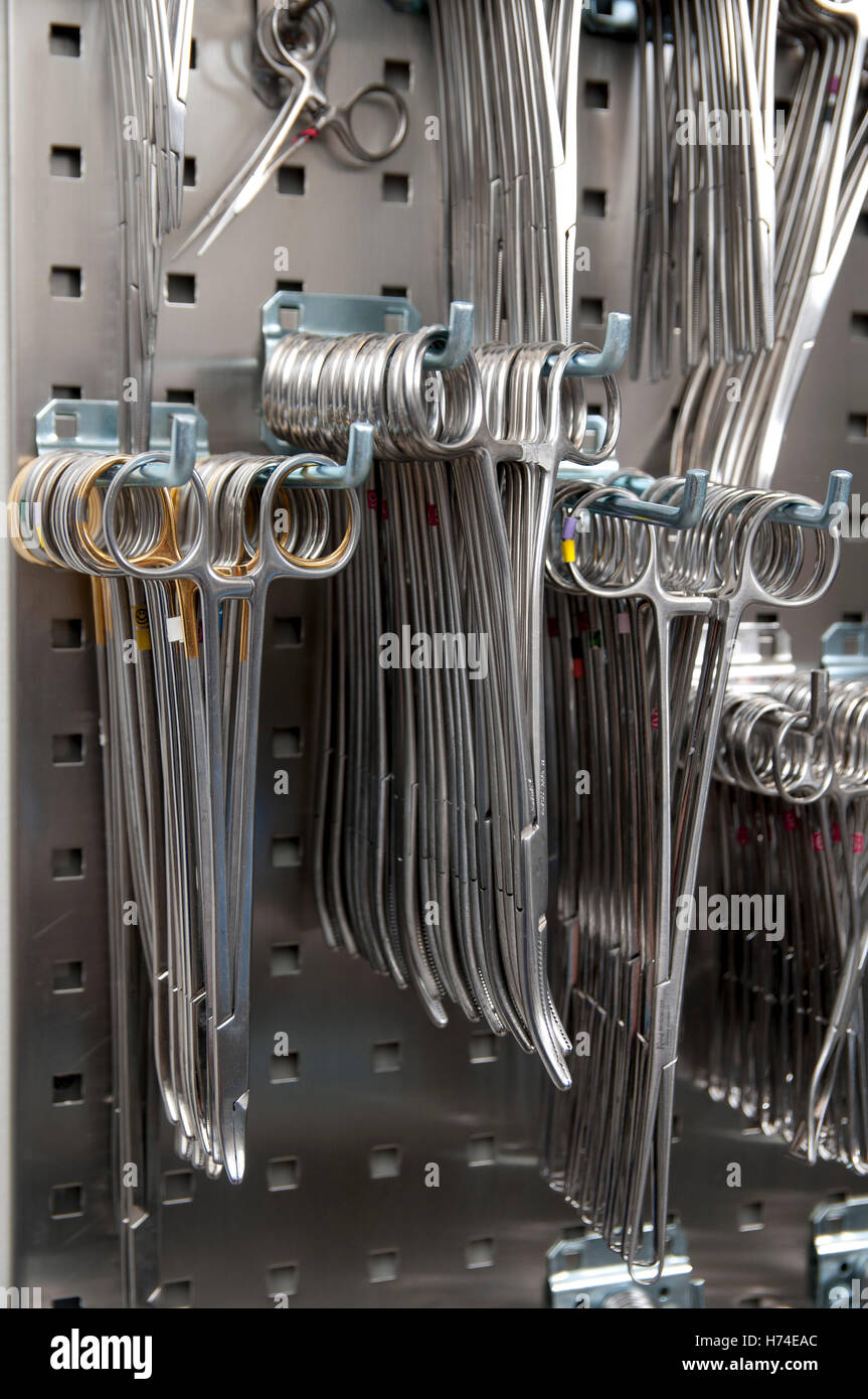 Surgical clamps hi-res stock photography and images - Alamy
