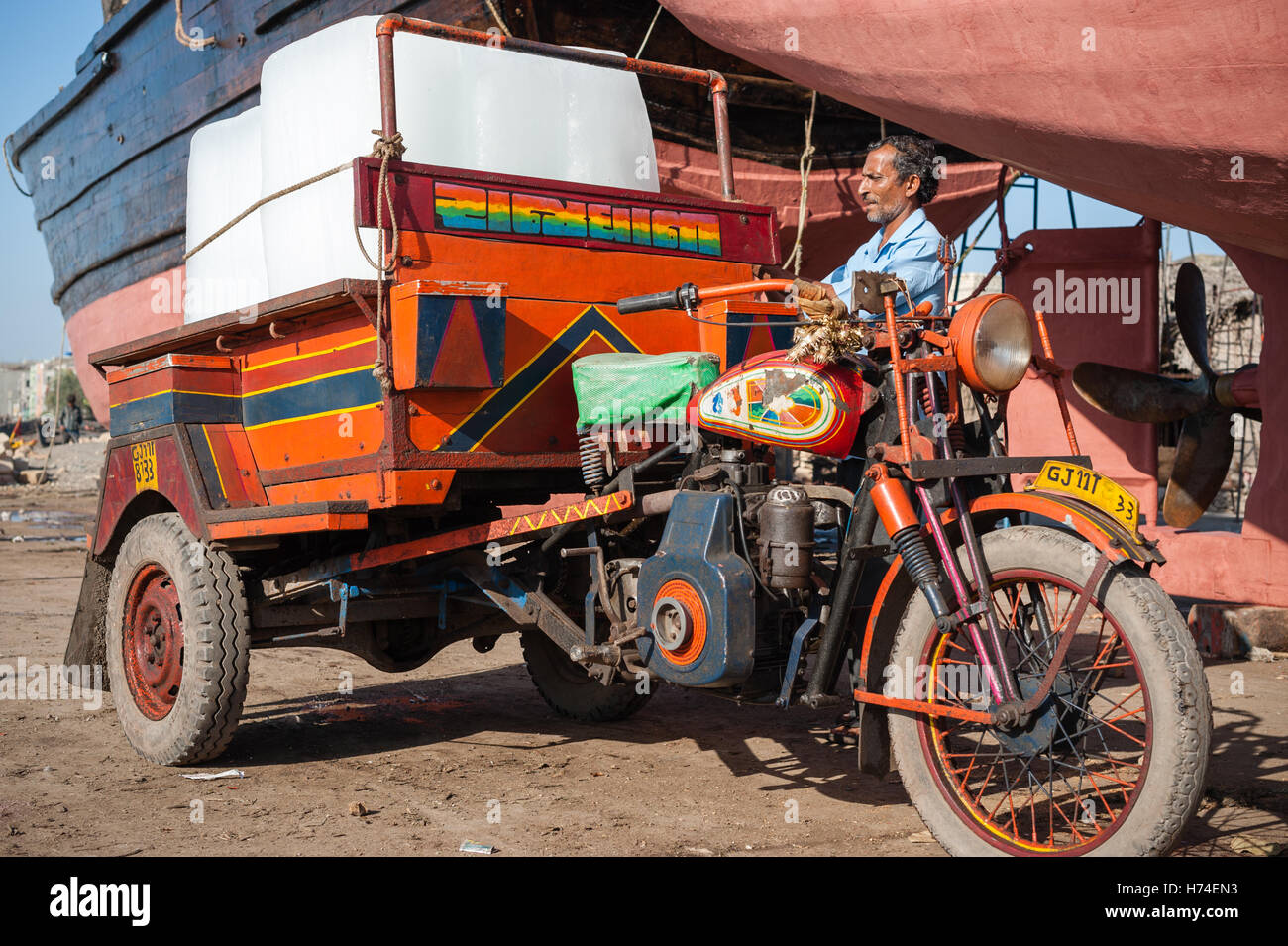 Ice delivery cart hi-res stock photography and images - Alamy
