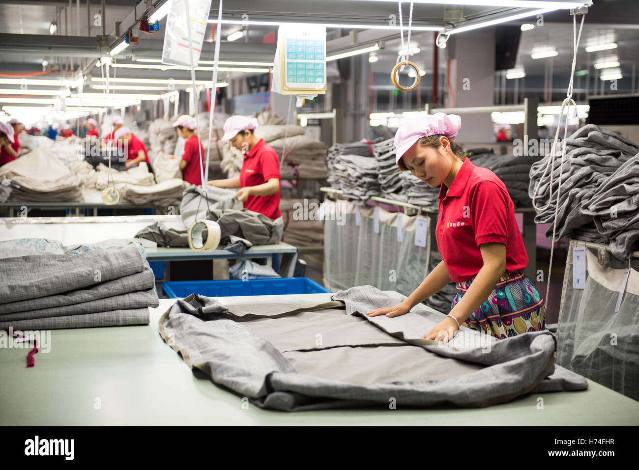 Woman textile factory china hi-res stock photography and images - Alamy