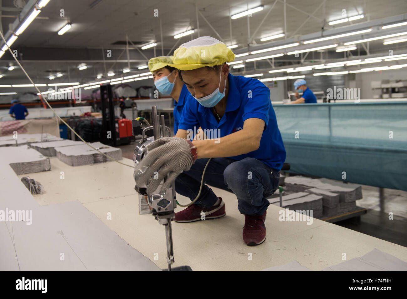 Cutting Machine Fabric Stock Photos & Cutting Machine Fabric Stock ...