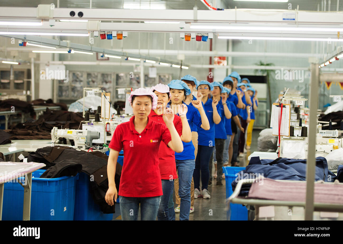 Factory Workers Stock Photos & Factory Workers Stock Images - Alamy