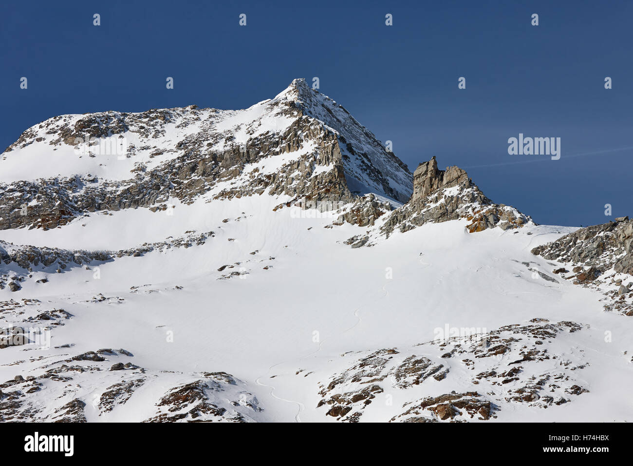 Snowy mountain peak Stock Photo - Alamy