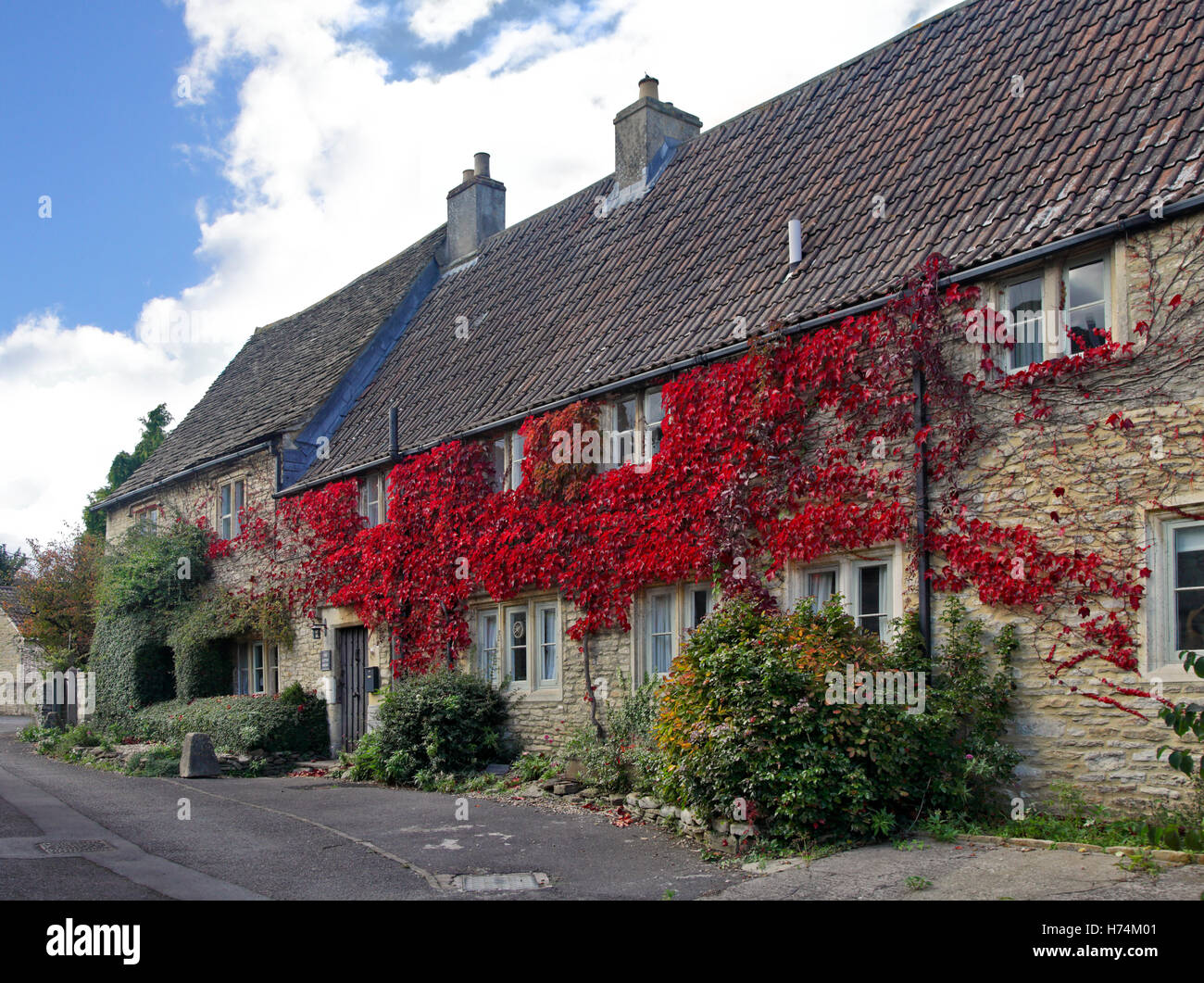 Cottages in the village of Biddlestone in the Cotswold, Wiltshire ...
