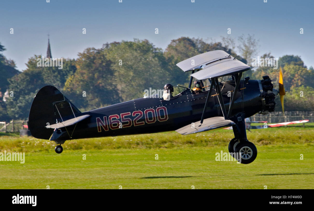 In flight vintage biplane hi-res stock photography and images - Alamy