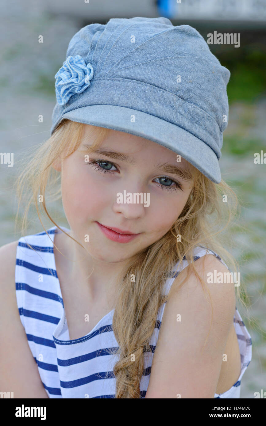 Beautiful park children hi-res stock photography and images - Alamy