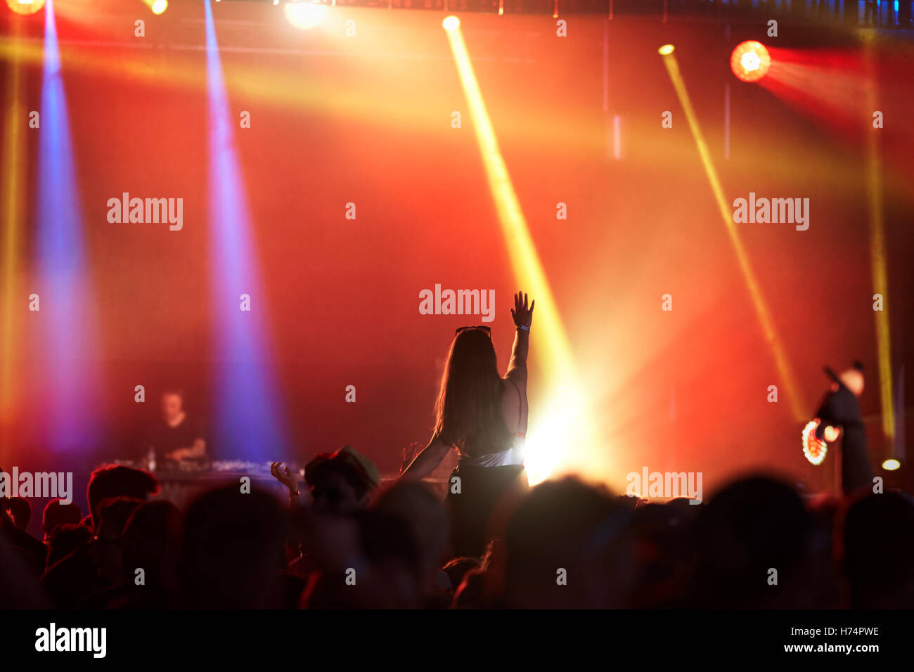 Sitting on shoulders concert hi-res stock photography and images - Alamy