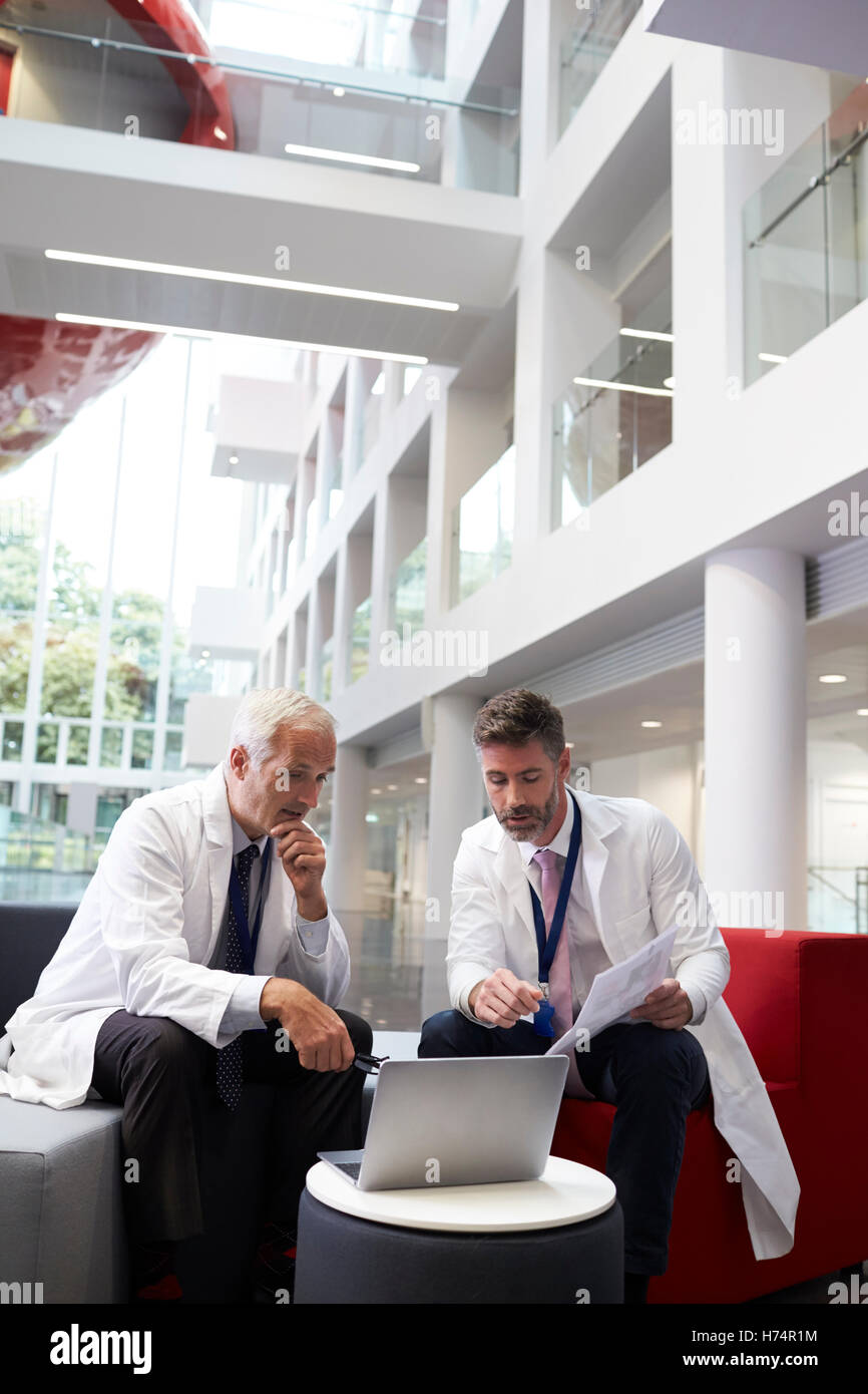 Informal reception hi-res stock photography and images - Alamy