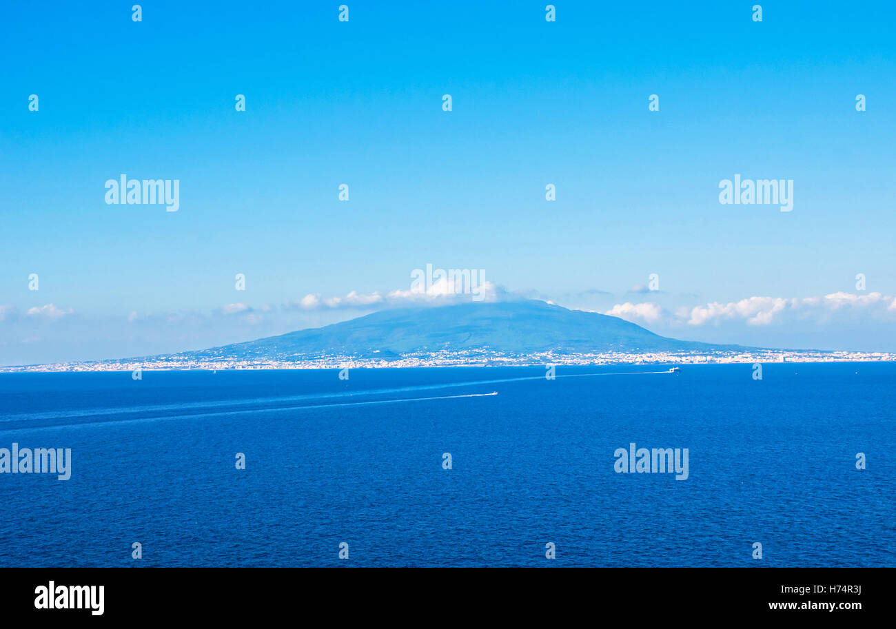 View mount vesuvius from sorrento hi-res stock photography and images ...
