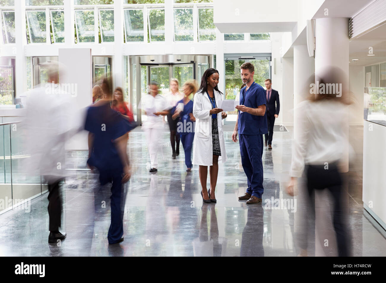 Busy hospital hi-res stock photography and images - Alamy