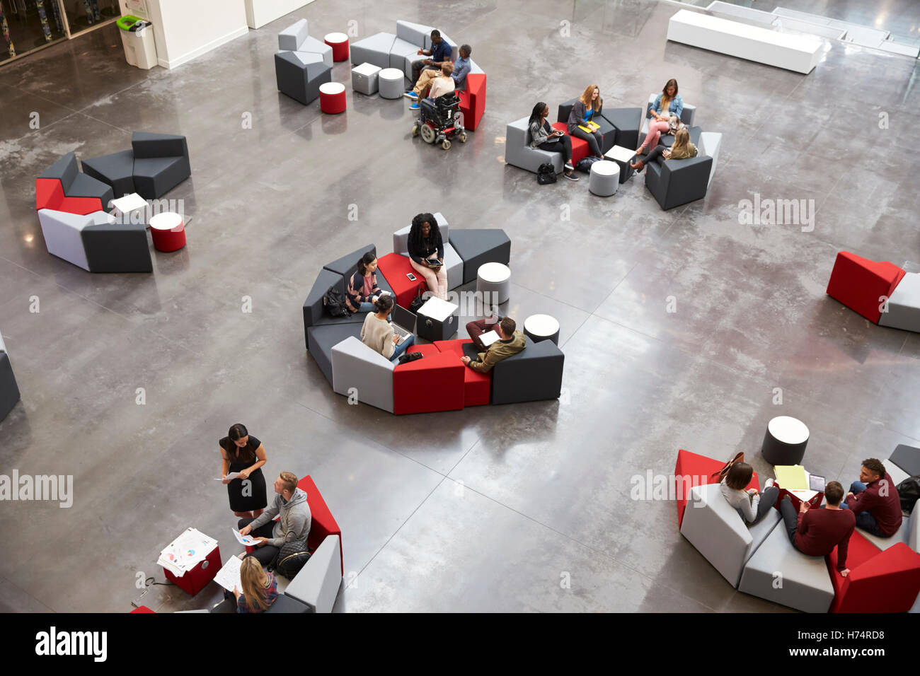 Students sit hi-res stock photography and images - Alamy