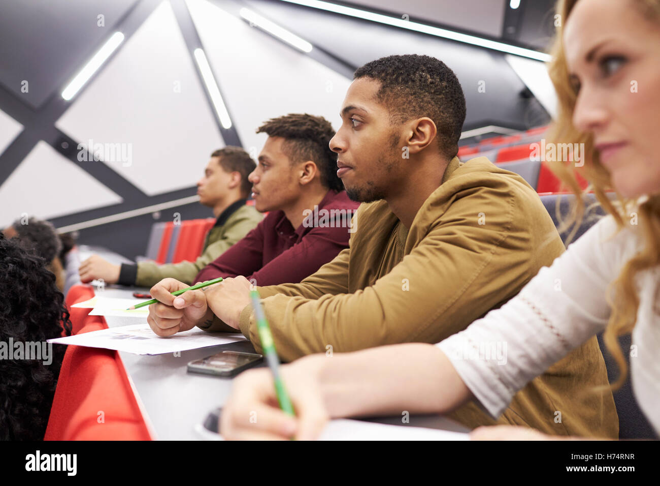 Students listening to lecture at university lecture theatre Stock Photo ...