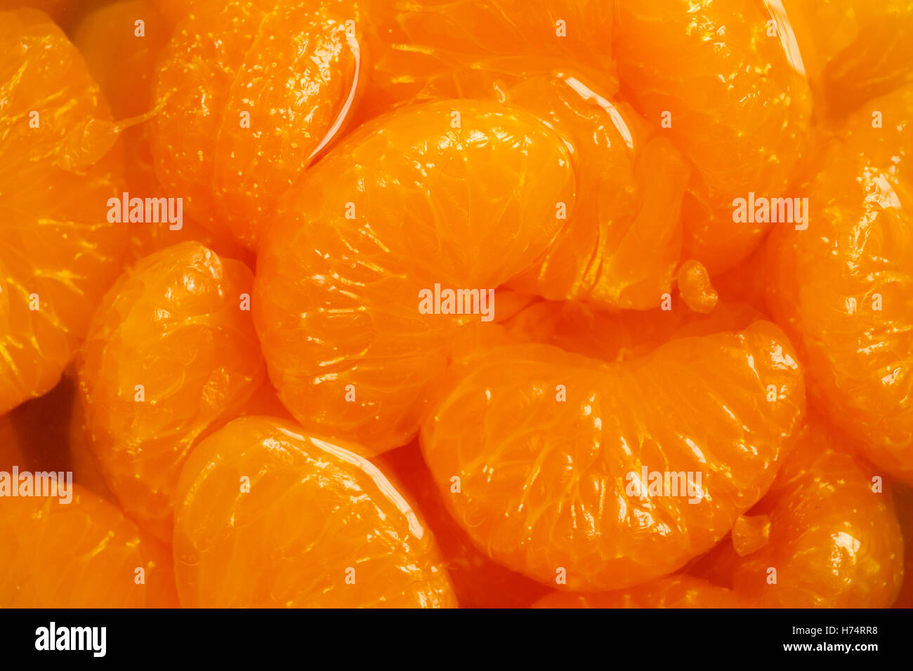 Detail of mandarin segments in light syrup Stock Photo - Alamy
