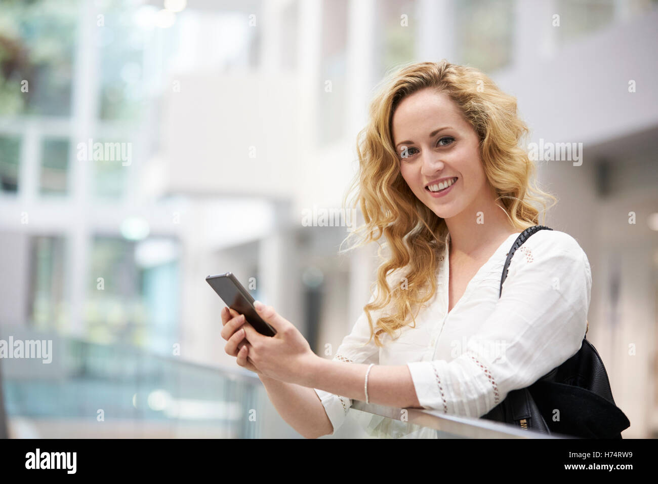 Modern woman using smartphone hi-res stock photography and images - Alamy