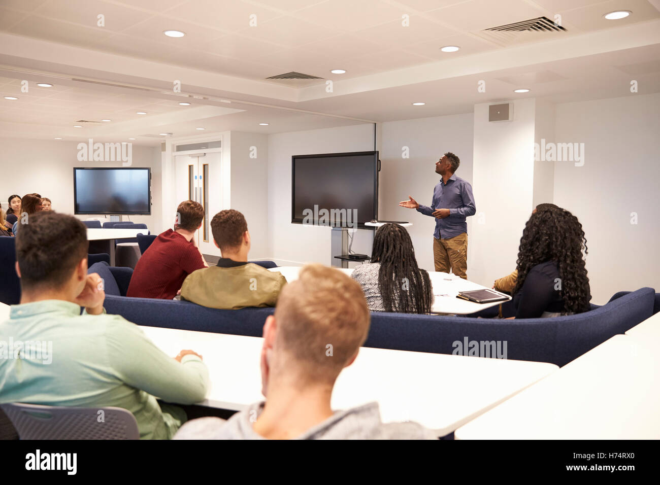Large classroom students lecture hi-res stock photography and images ...