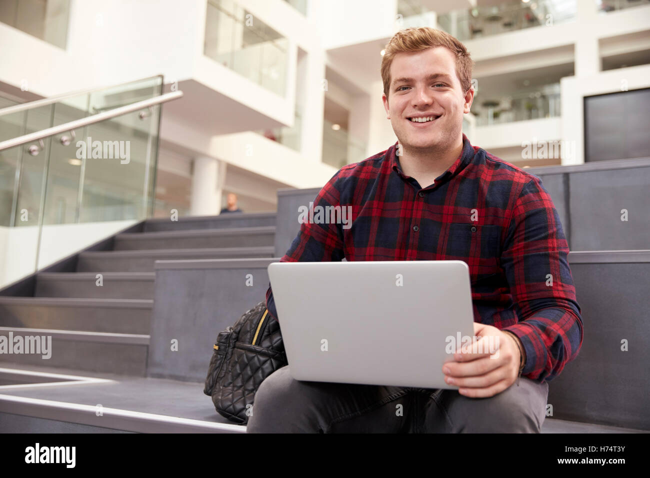 Laptop campus hi-res stock photography and images - Alamy