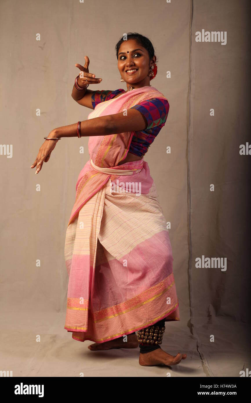 Dance forms of andhra pradesh hi-res stock photography and images - Alamy