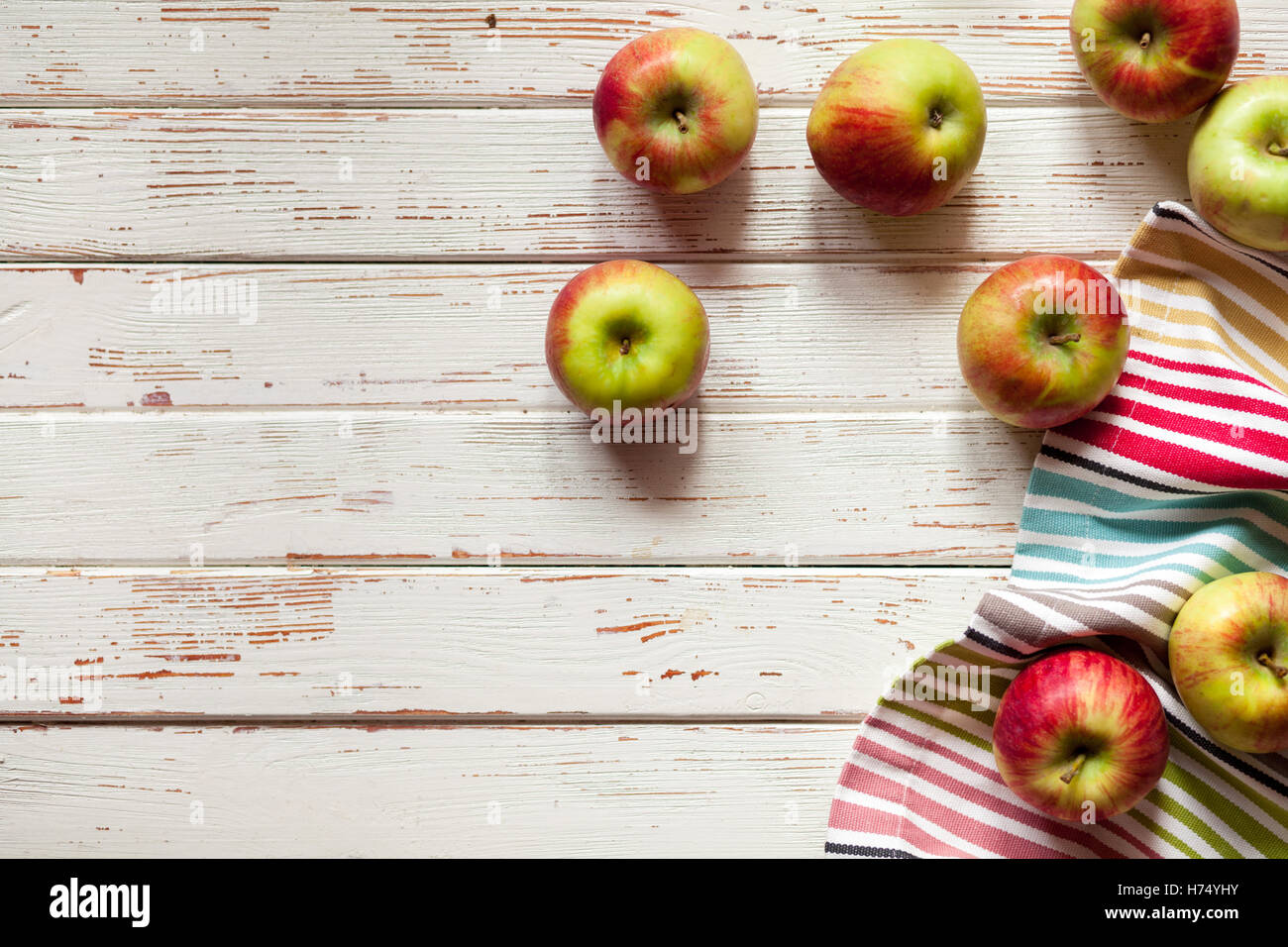 Side view apples hi-res stock photography and images - Alamy