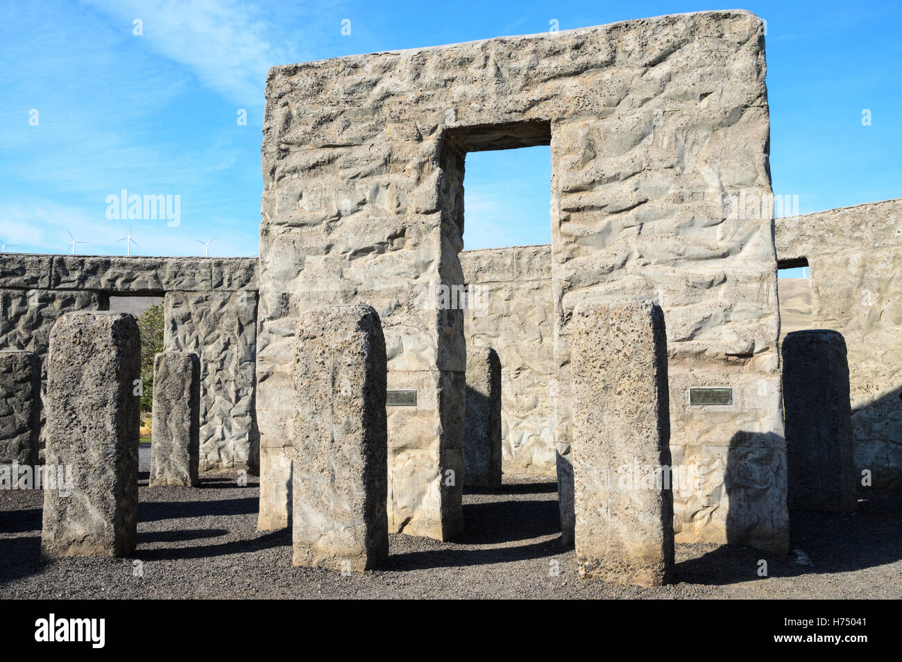 Maryhill stonehenge replica memorial hi-res stock photography and ...