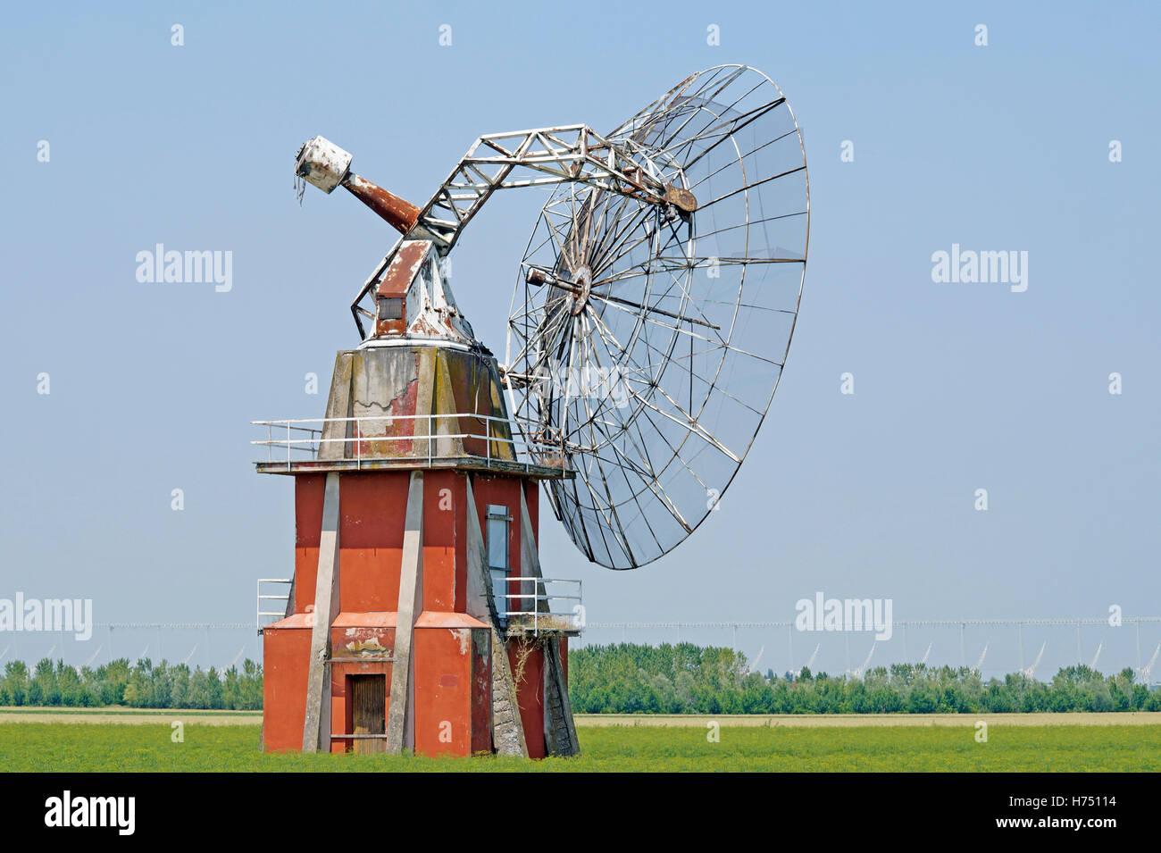 antenna radar damage old Stock Photo - Alamy