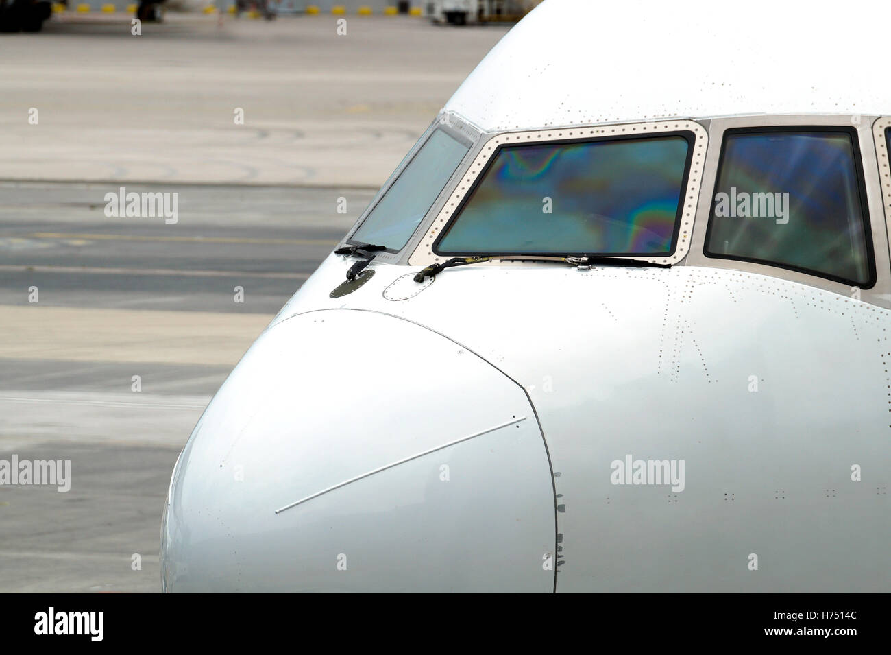 Cockpit airplane window view hi-res stock photography and images - Alamy
