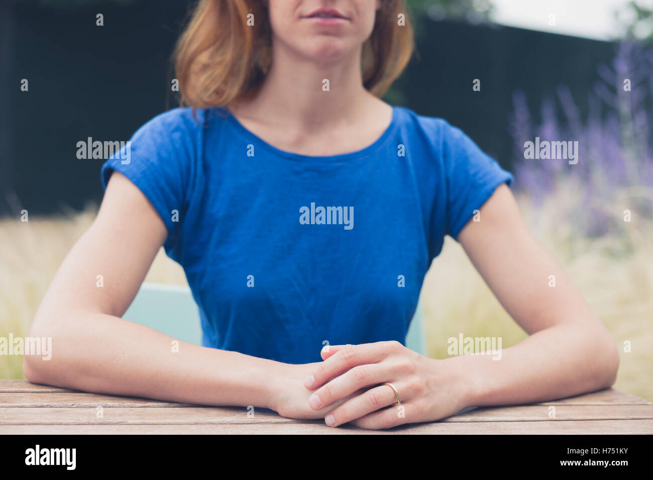 Woman outside summer hi-res stock photography and images - Alamy