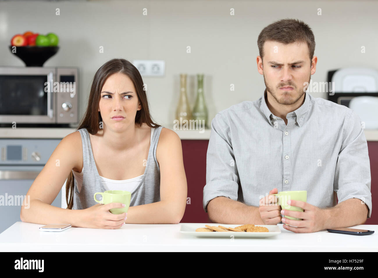 Teens arguing in kitchen hi-res stock photography and images - Alamy
