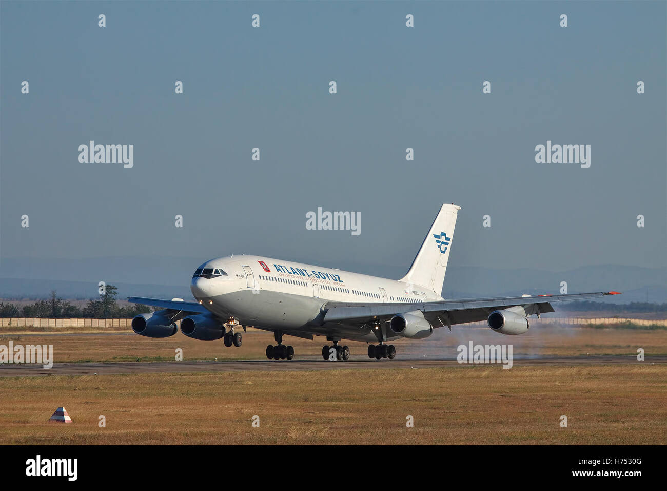 Ilyushin 86 hi-res stock photography and images - Alamy