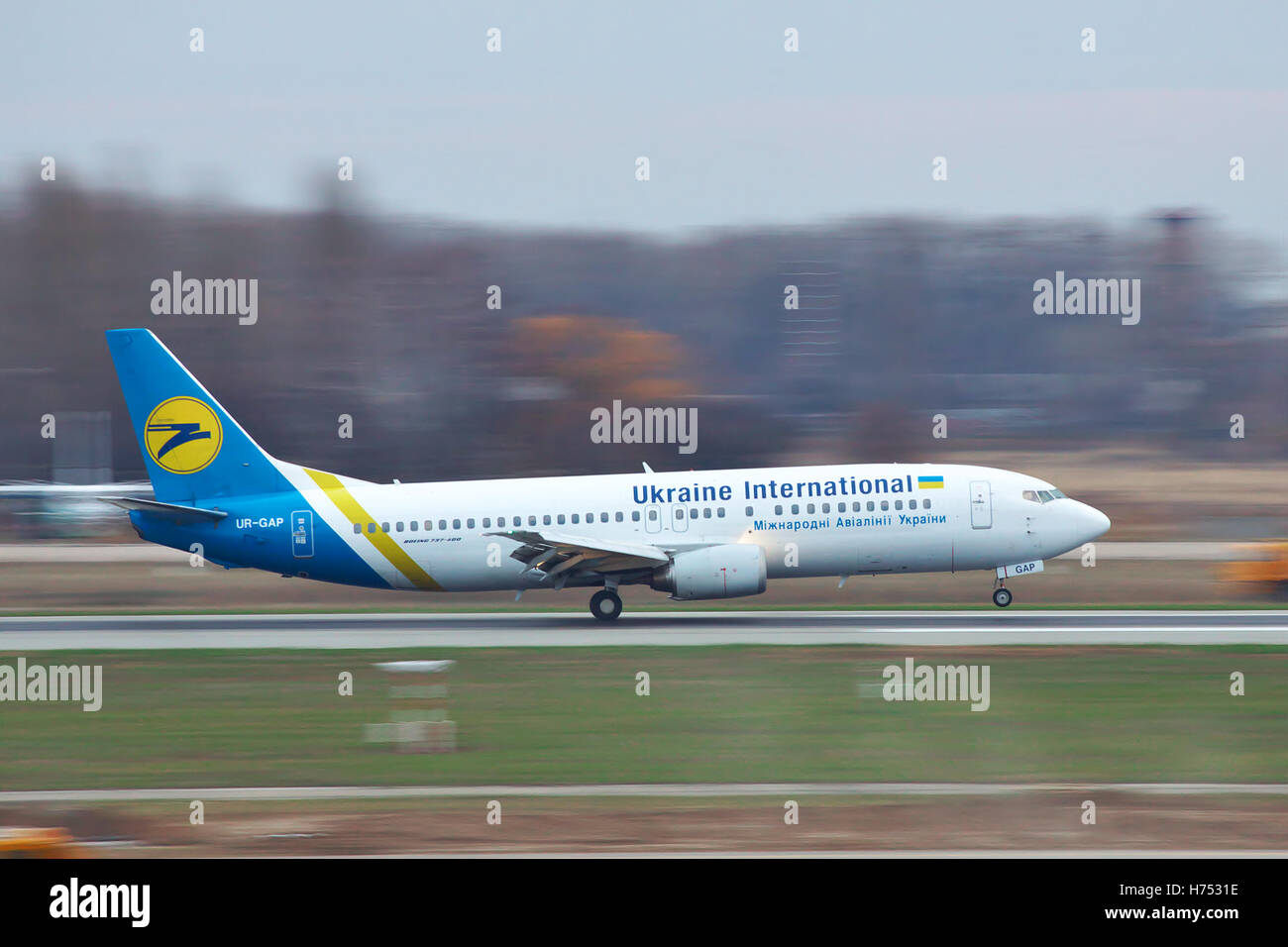 Boeing 737 400 hi-res stock photography and images - Alamy