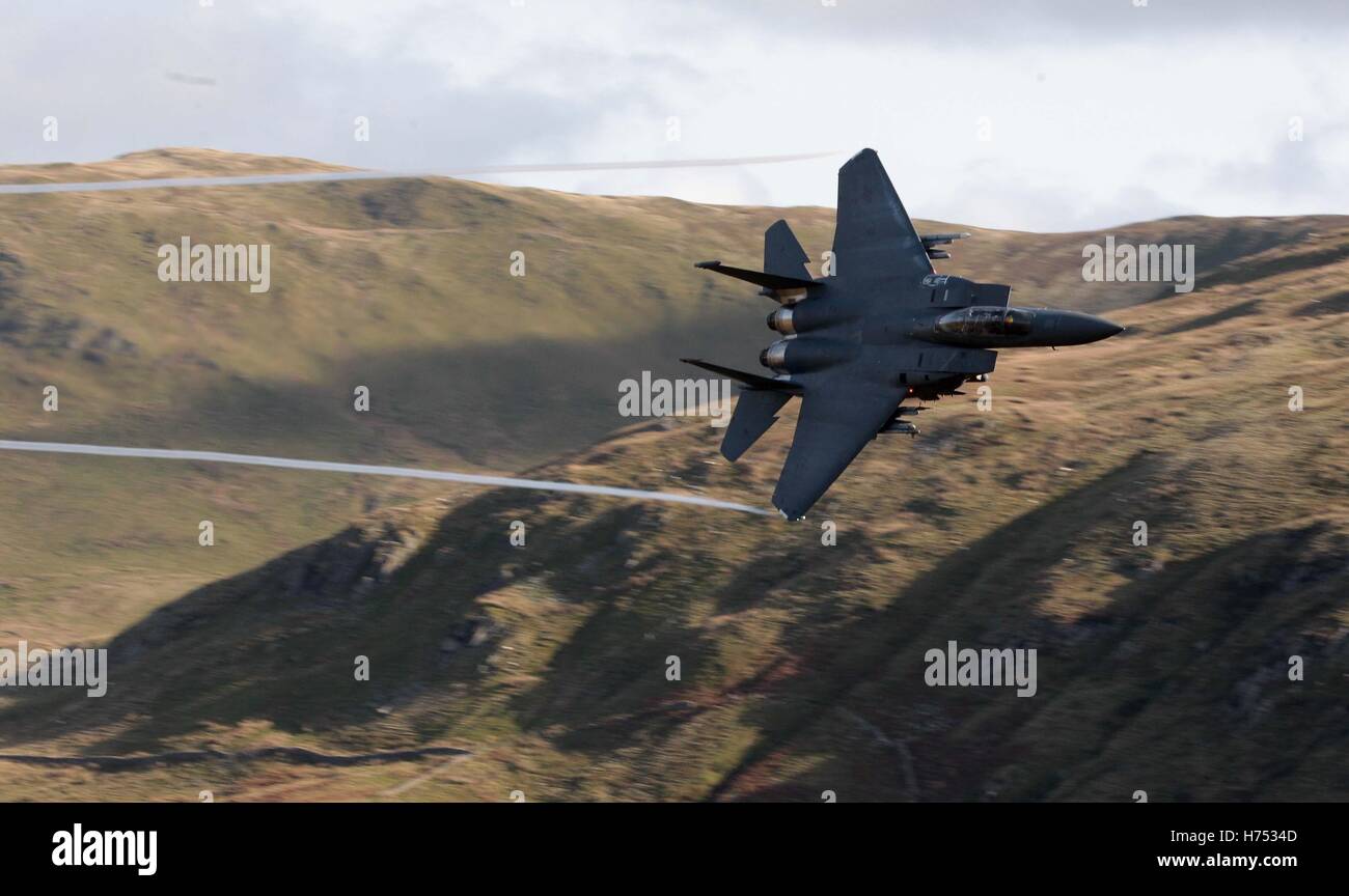 Flies low level through machynlleth loop hi-res stock photography and ...