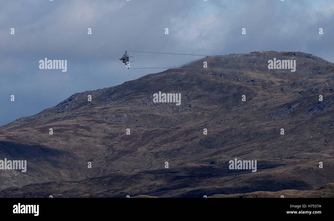 Flies low level through machynlleth loop hi-res stock photography and ...