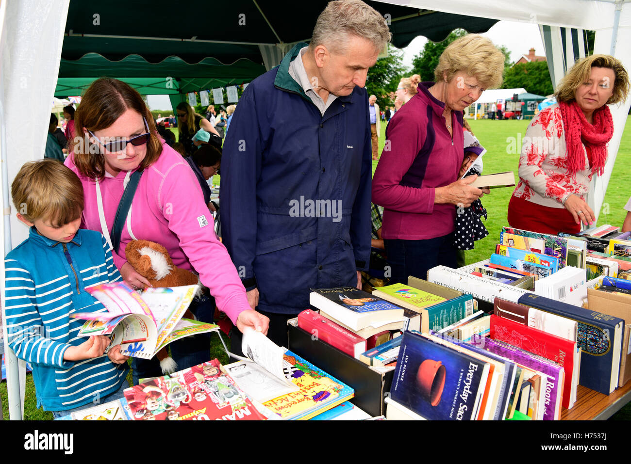 Book stall children hi-res stock photography and images - Alamy