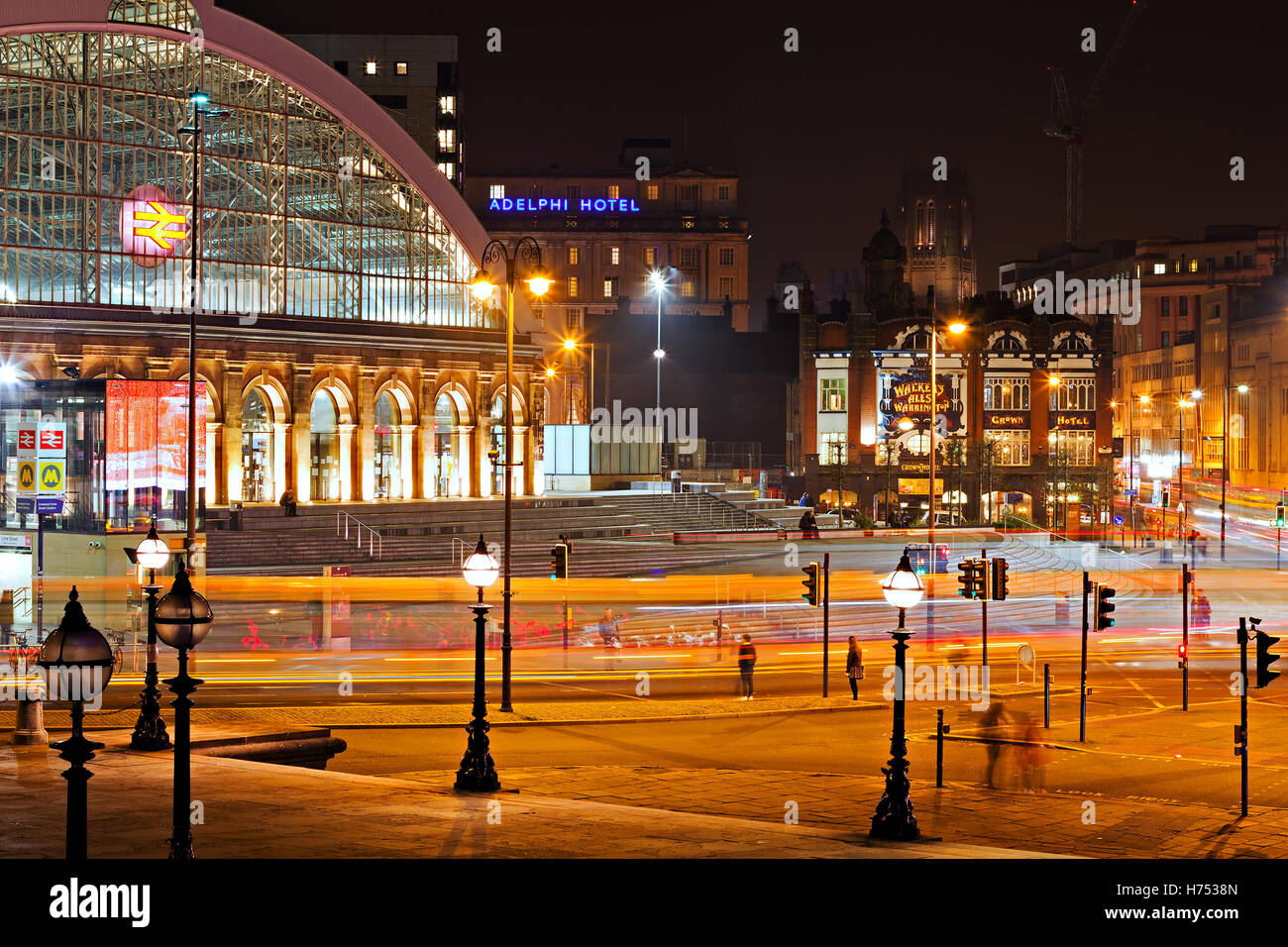 A view of Lime Street Station Liverpool UK at night Stock Photo - Alamy