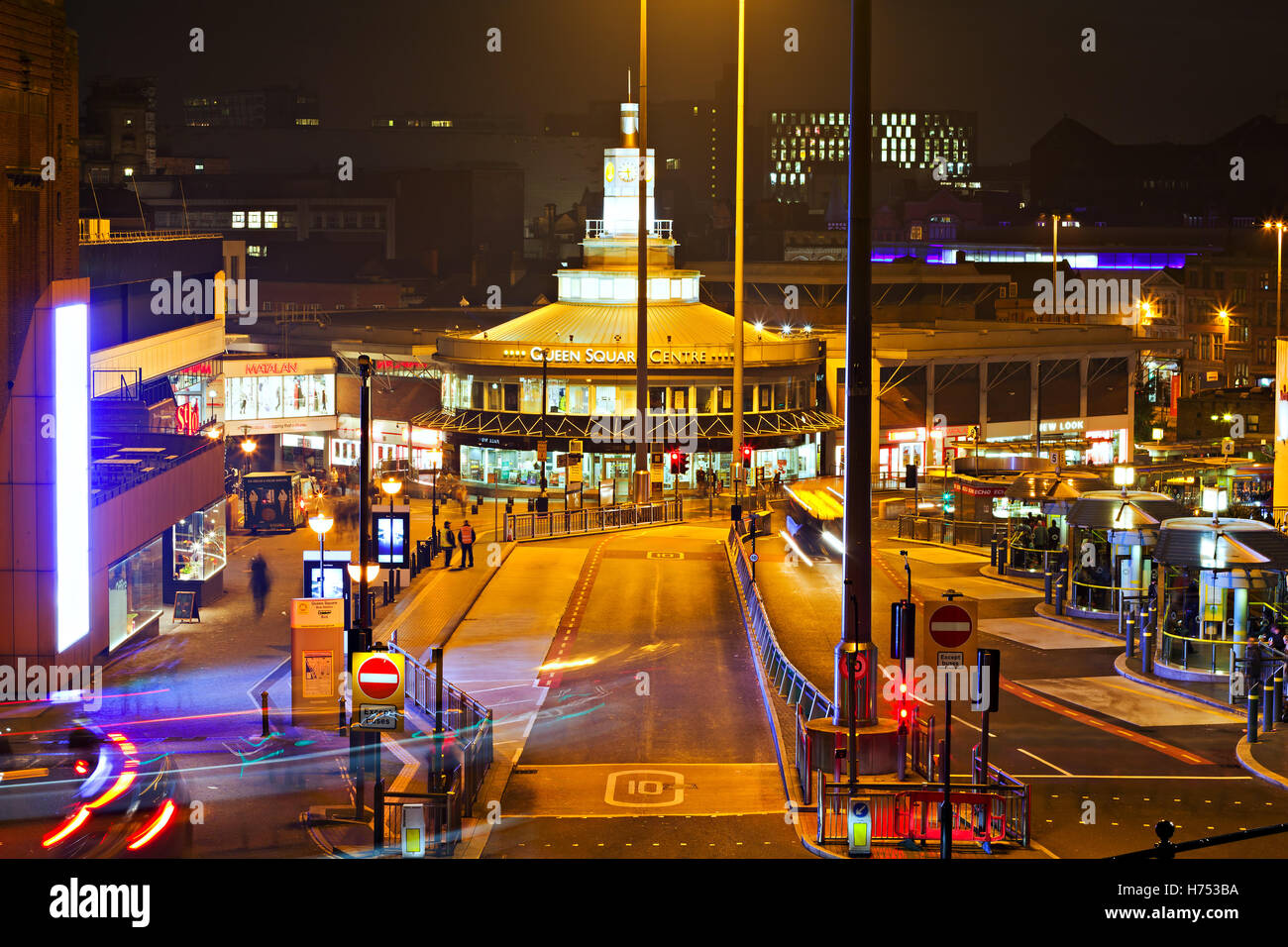 A night view of traffic on Queens Square Liverpool Stock Photo - Alamy