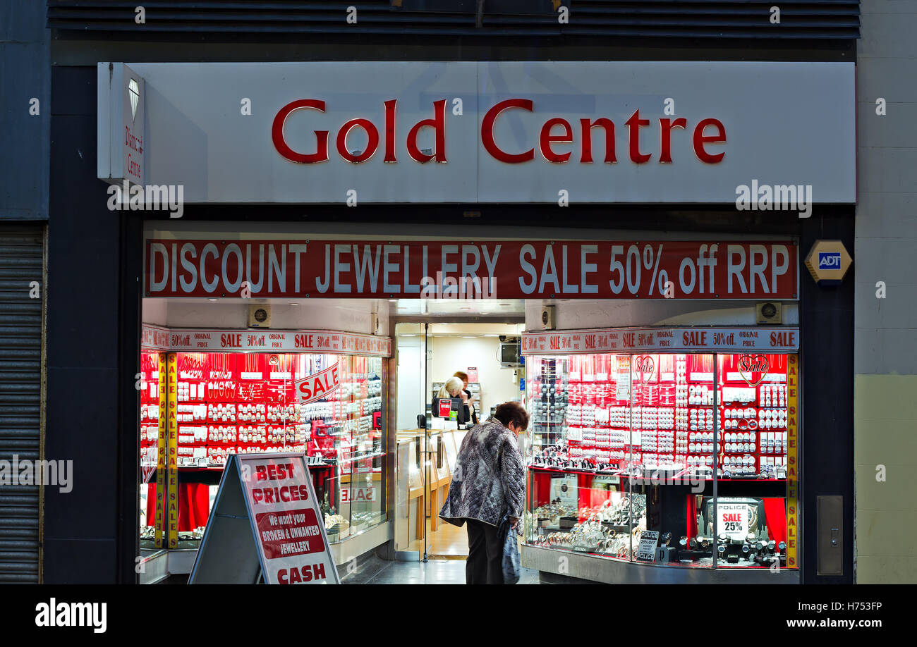 Gold centre hi-res stock photography and images - Alamy
