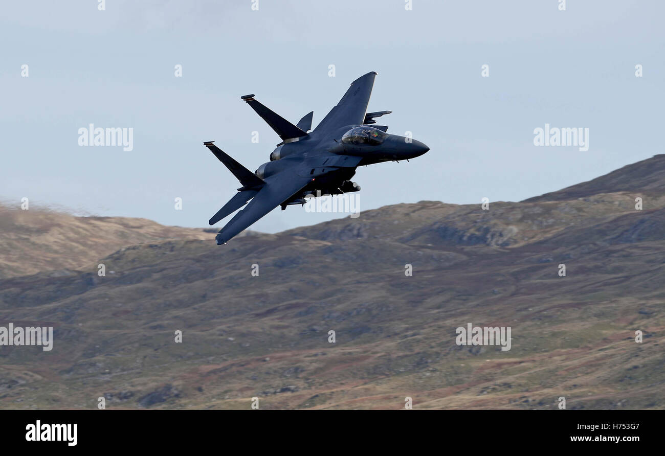 Flies low level through machynlleth loop hi-res stock photography and ...
