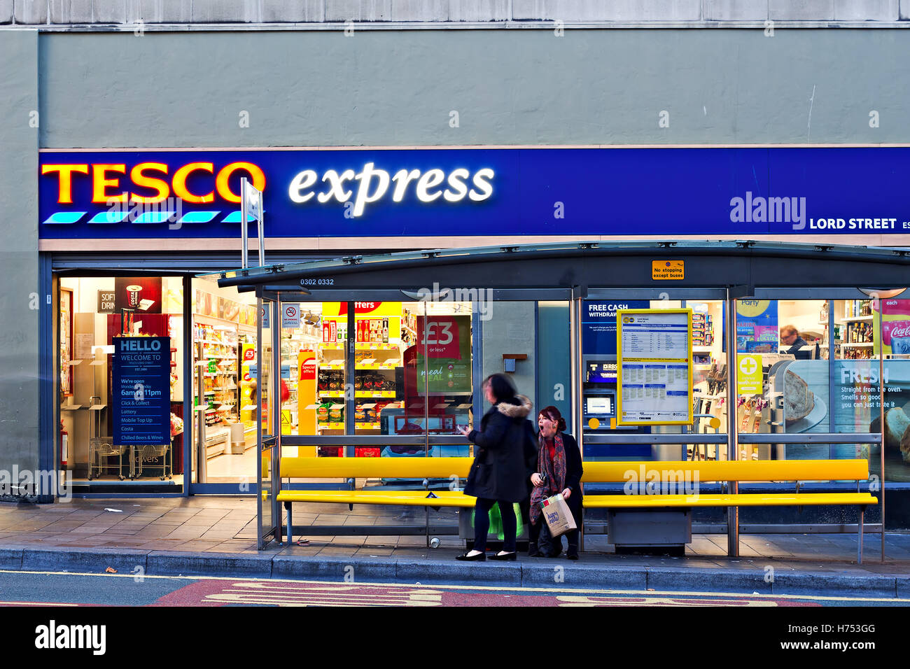 Tesco express outside hi-res stock photography and images - Alamy
