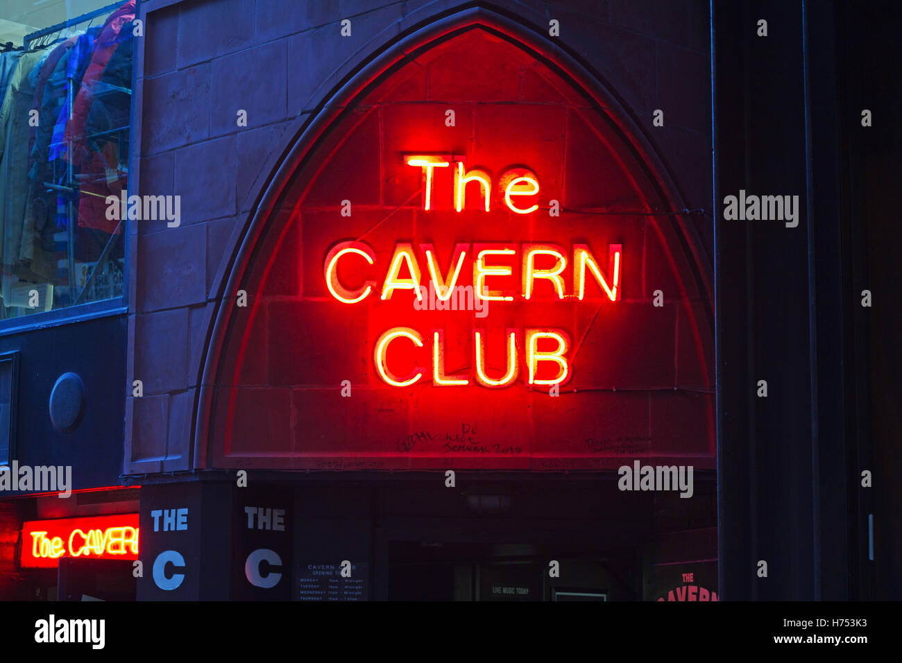 Liverpool cavern club neon hi-res stock photography and images - Alamy
