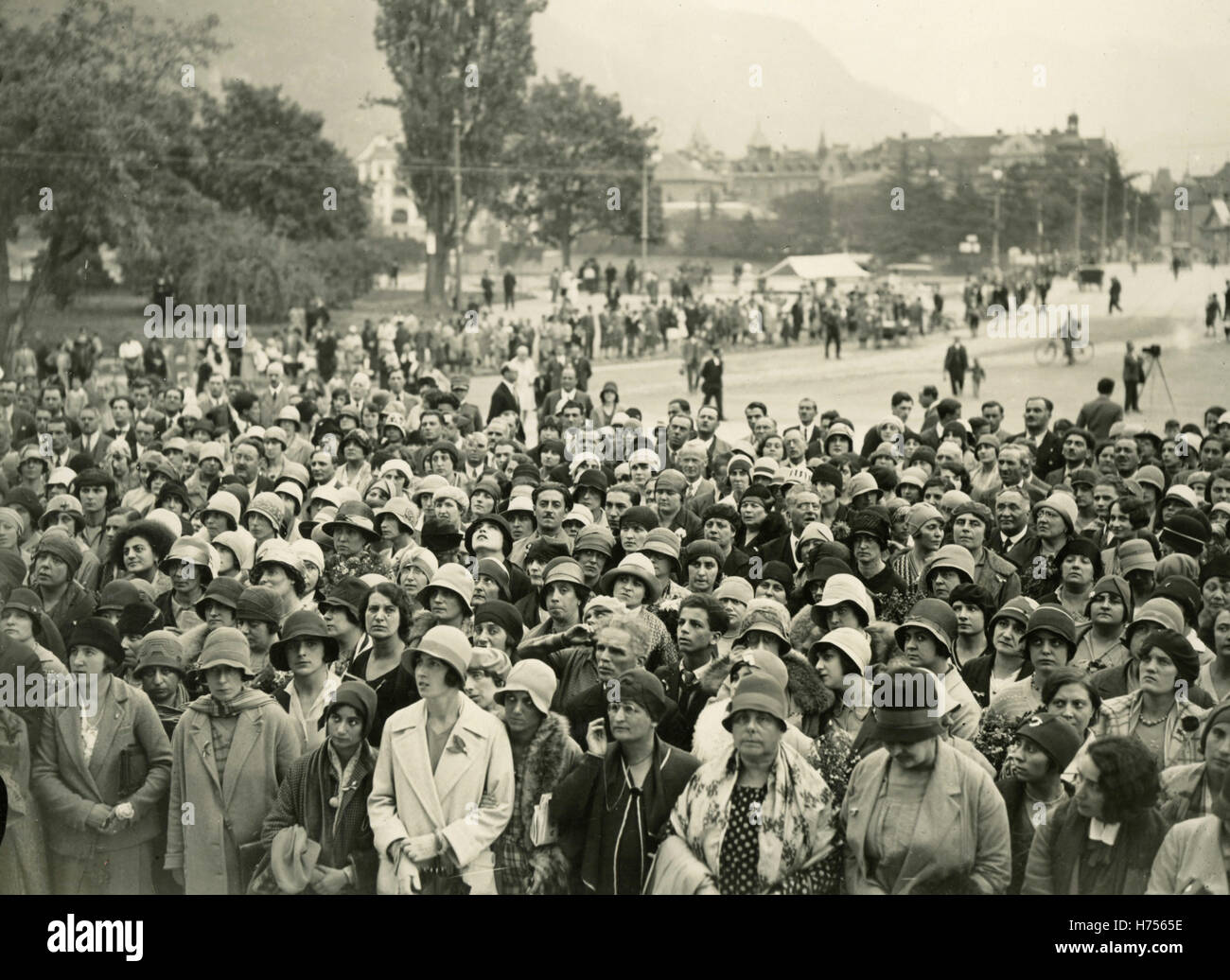 Numerous group of friends, Italy Stock Photo - Alamy